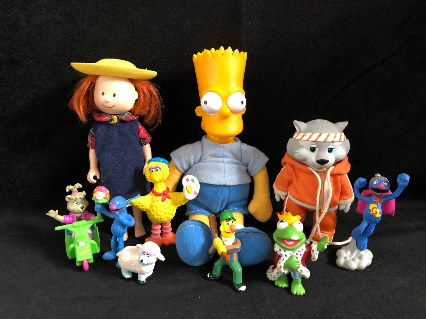 TOY FIGURES LOT (BART SIMPSON/ BIG BIRD/ KERMIT THE FROG...)