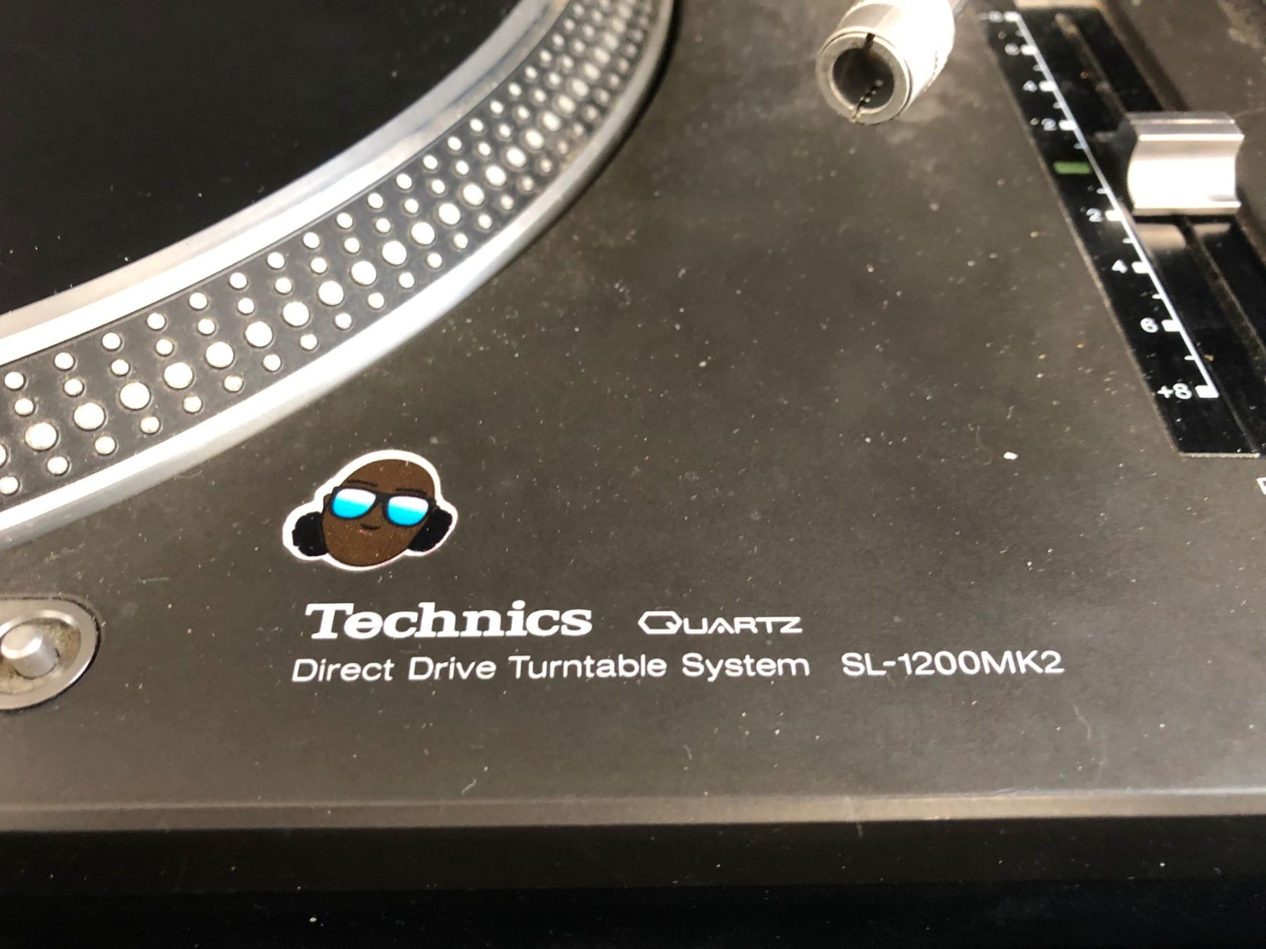 TECHNICS QUARTZ DIRECT DRIVE TURNTABLE SYSTEM (SL-1200MK2)
