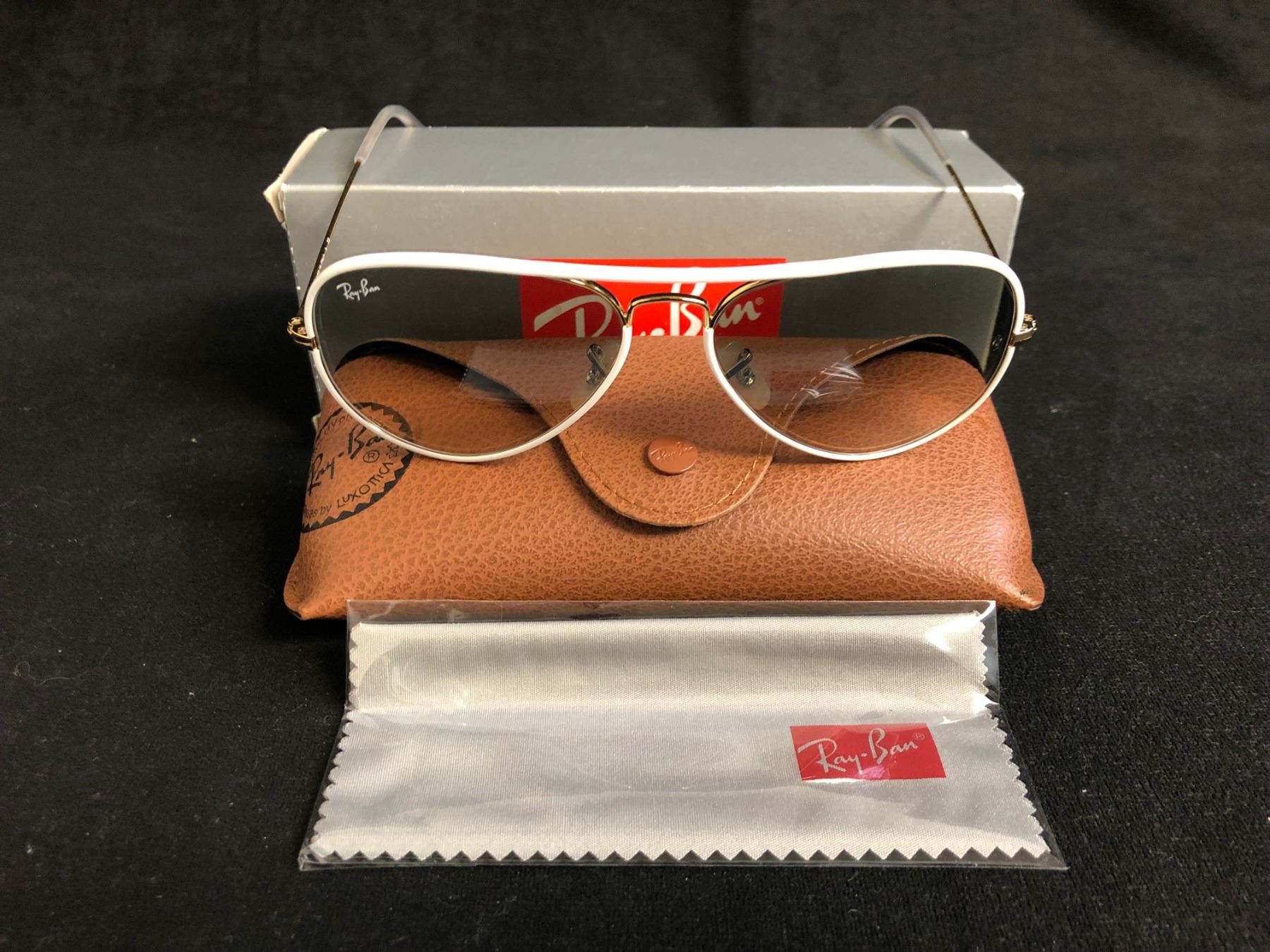 AUTHENTIC RAY-BAN SUNGLASSES W/ CASE (BRAND NEW)