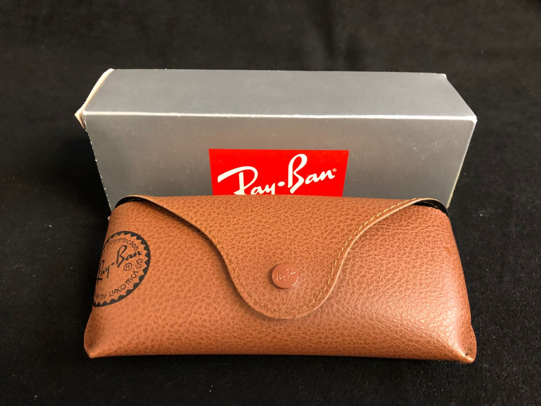 AUTHENTIC RAY-BAN SUNGLASSES W/ CASE (BRAND NEW)