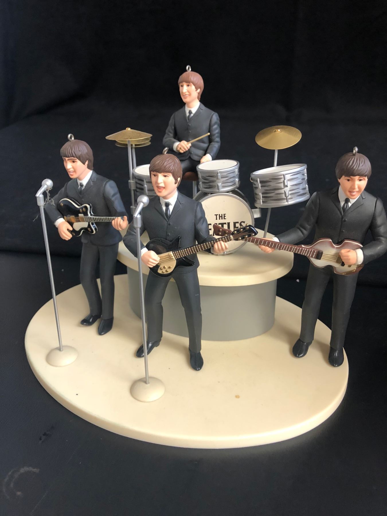 THE BEATLES TOY FIGURES ON STAGE