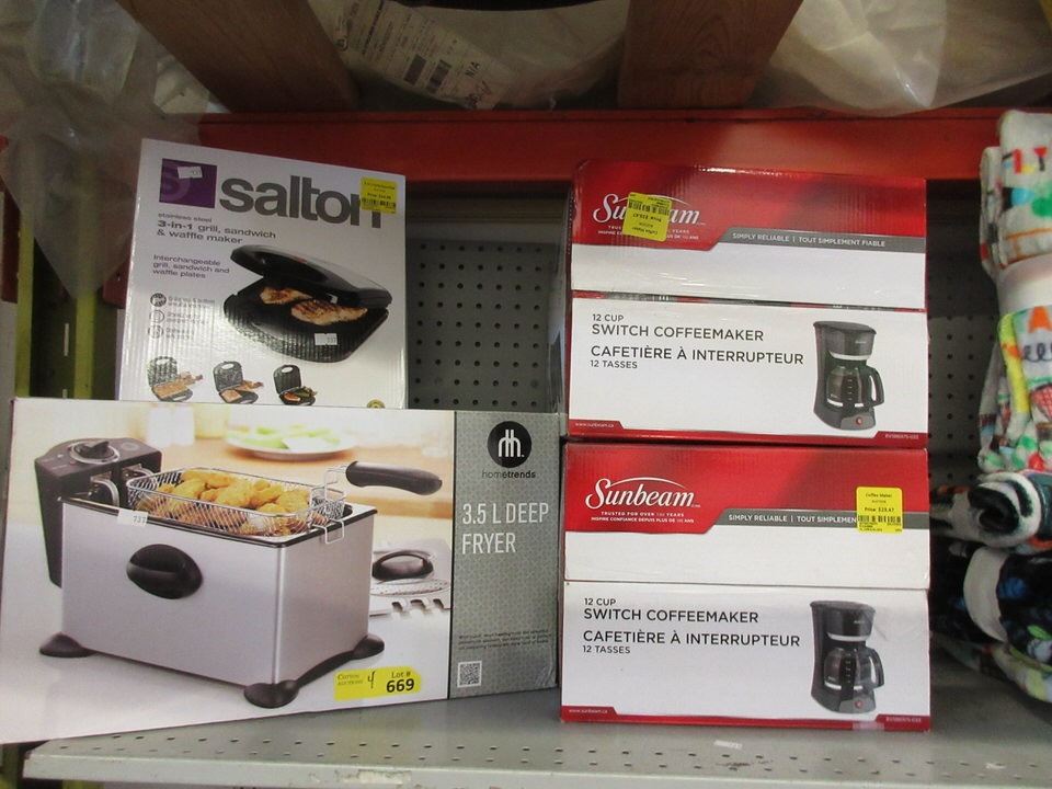 4 Small Kitchen Appliances - Store Returns