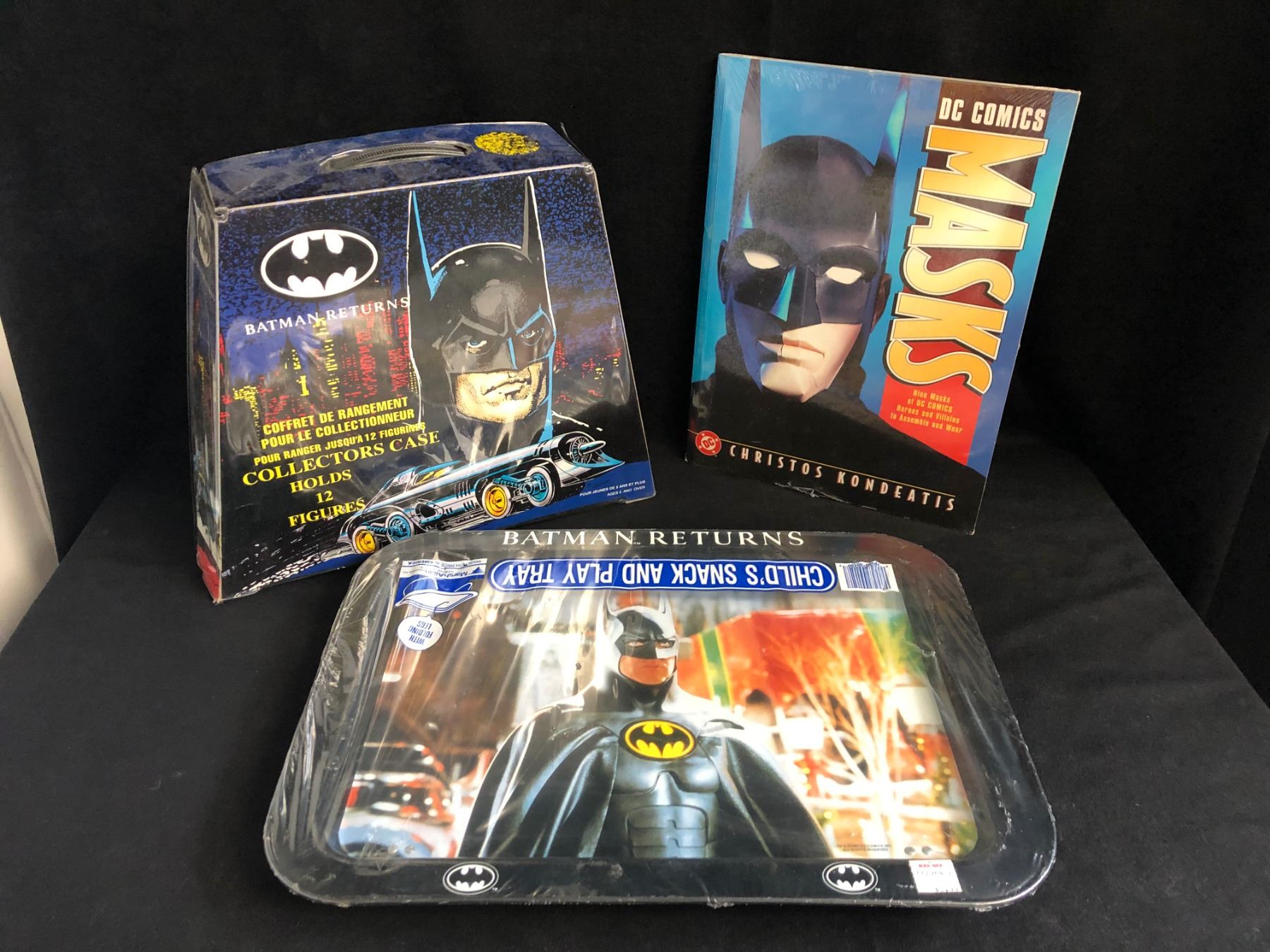 BATMAN COLLECTIBLES LOT (CASE/ MASKS...)