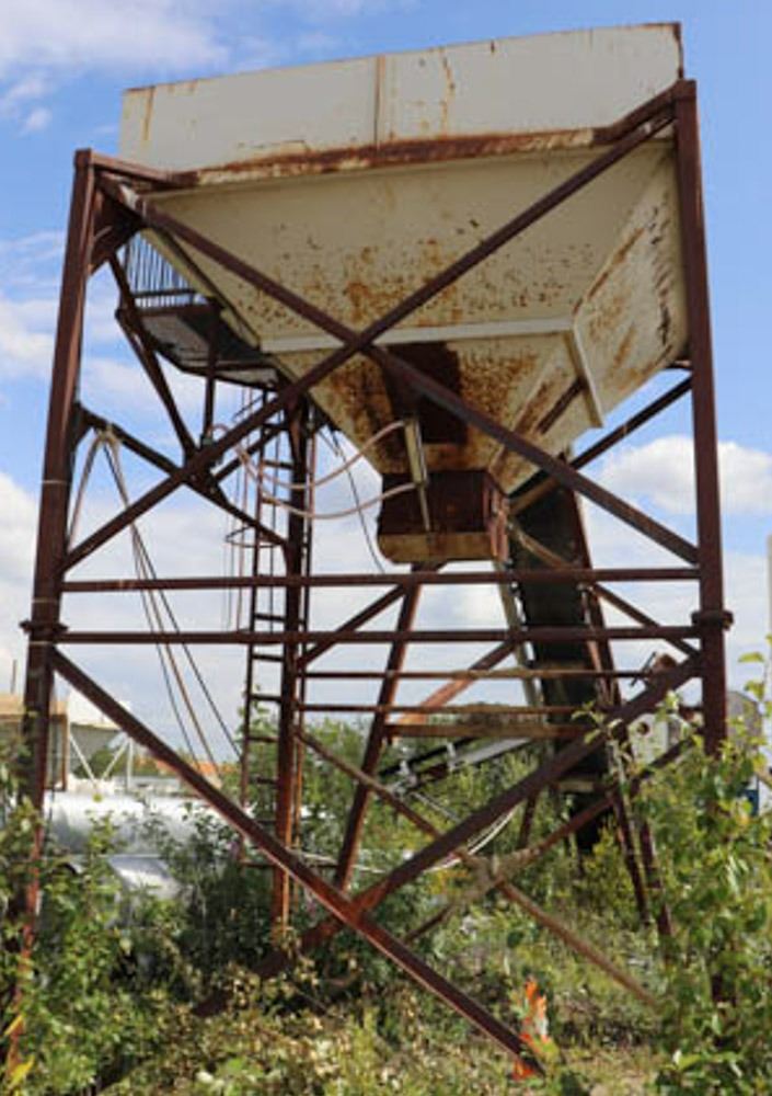 HOPPER WITH HYDRAULIC OPENING