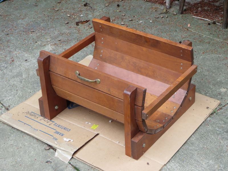 BUNDLE LOT: WOODEN LOG CONTAINER FOR FIREPLACE / LARGE METAL BUCKET