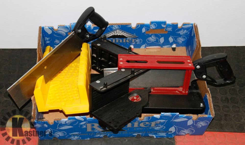 MAGIC MITRE WITH HAND SAW WITH YELLOW STANLEY