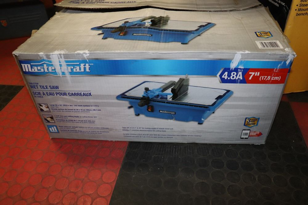 MASTERCRAFT 7" TABLETOP WET TILE SAW.