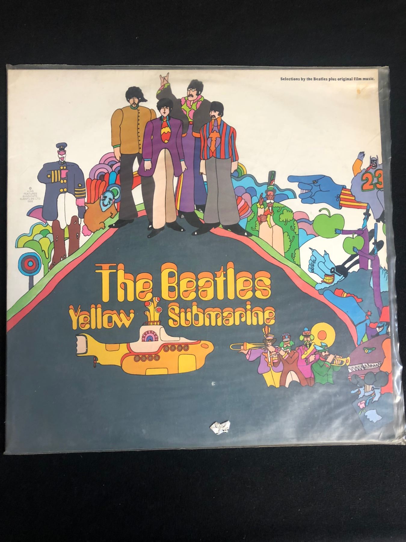 THE BEATLES "YELLOW SUBMARINE" VINYL LP RECORD (1969)