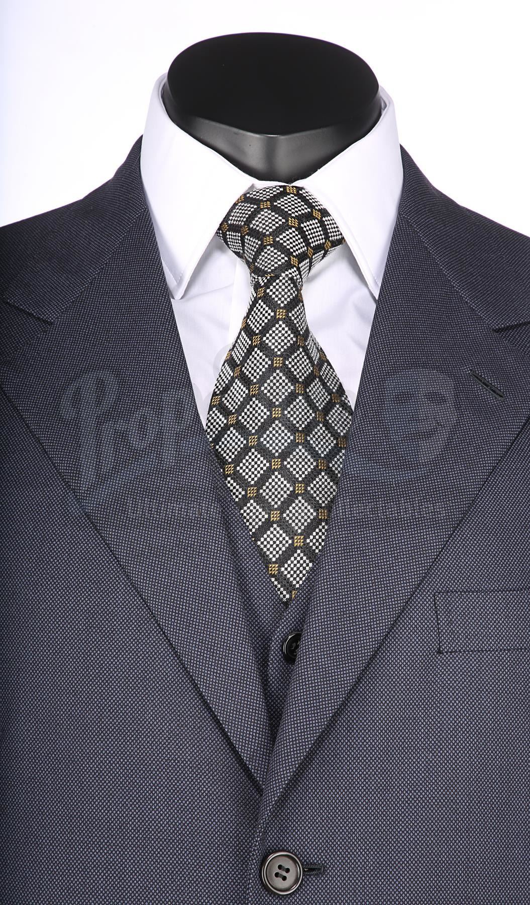 JAMES BOND: GOLDENEYE (1995) - James Bond's (Pierce Brosnan) Three ...