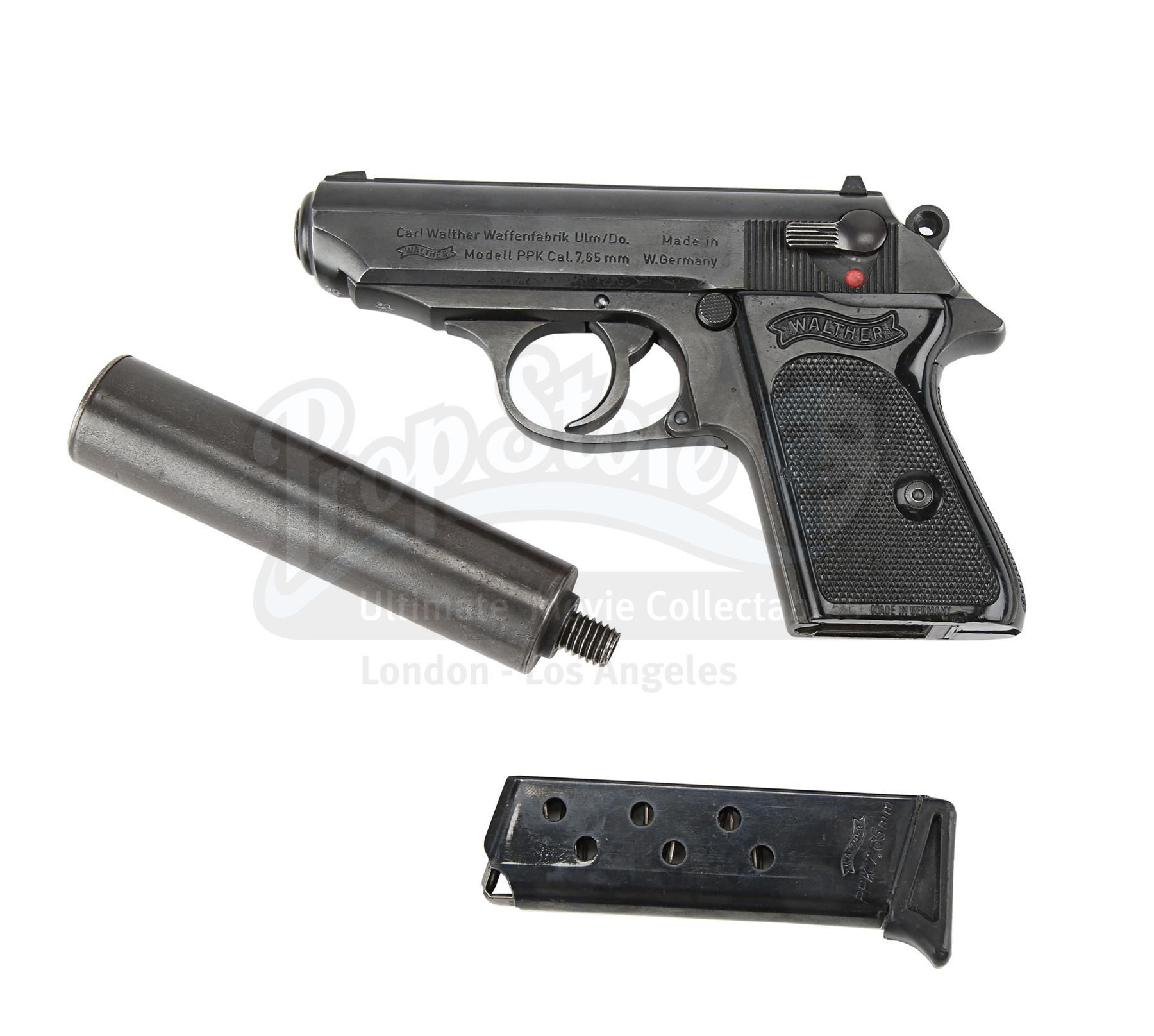 JAMES BOND: GOLDENEYE (1995) - James Bond's (Pierce Brosnan) Hero ...