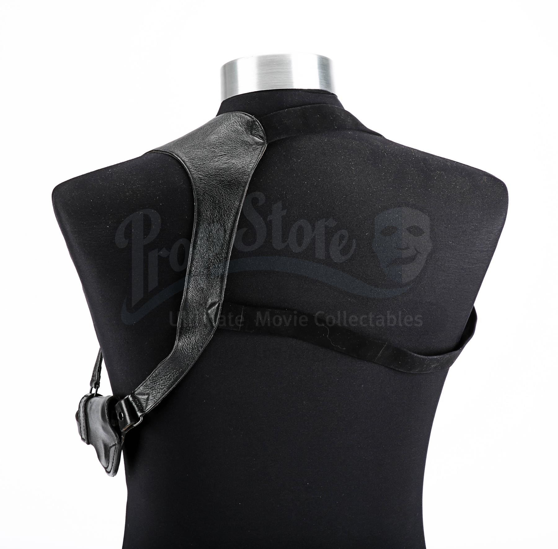 JAMES BOND: GOLDENEYE (1995) - James Bond's (Pierce Brosnan) Walther ...