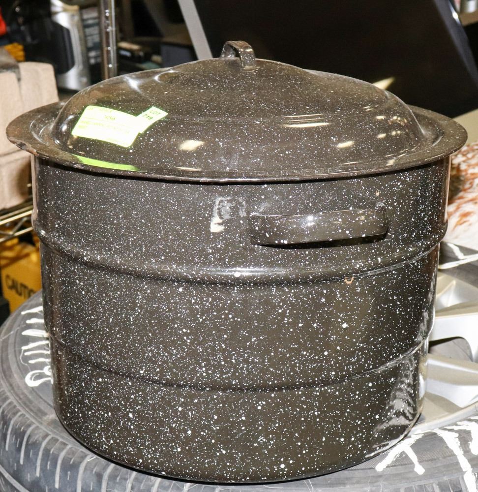 ENAMEL CANNING POT WITH JAR INSERT.