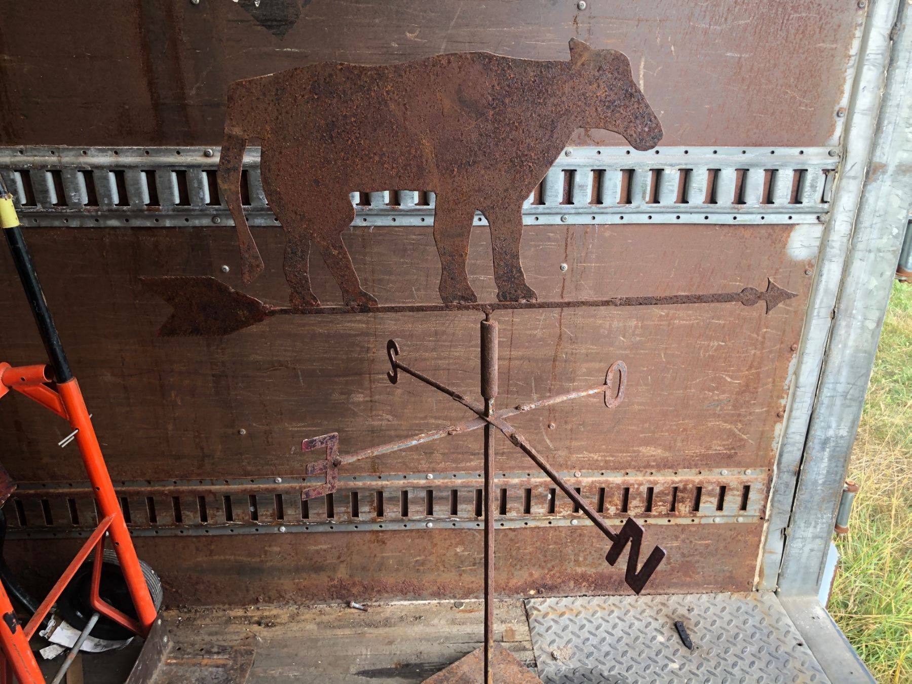 METAL DECORATIVE COW DESIGN WEATHERVANE