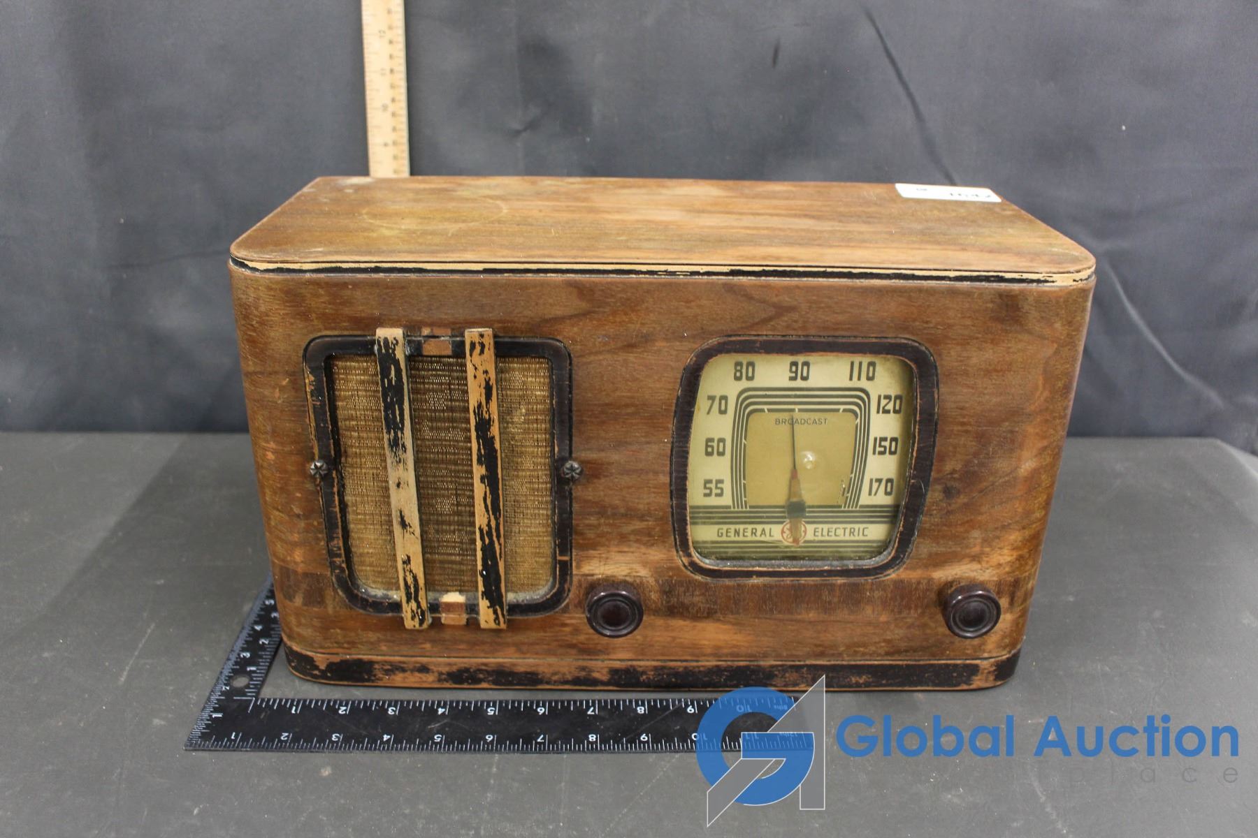 Vintage 1940's General Electric Battery Radio
