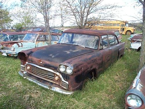 CHECKER CAB, 4DR, COMPLETE, INTERIOR THERE, BUT R