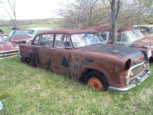 CHECKER CAB, 4DR, COMPLETE, INTERIOR THERE, BUT R