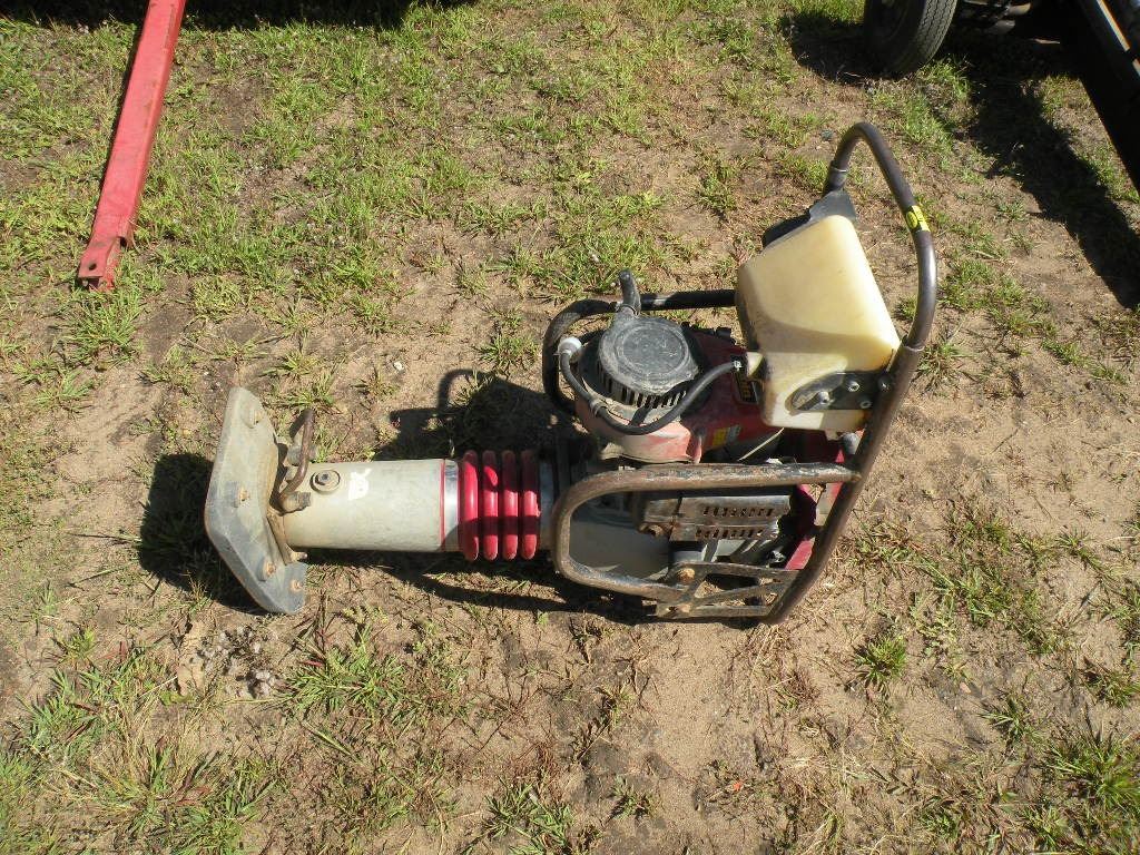 Robin jumping jack compactor