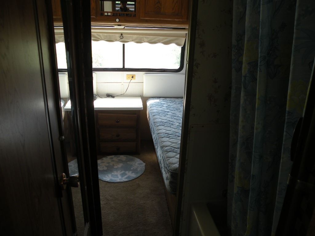 1987 Ford Honey motorhome SN#-1FDKE30L3HHA41379