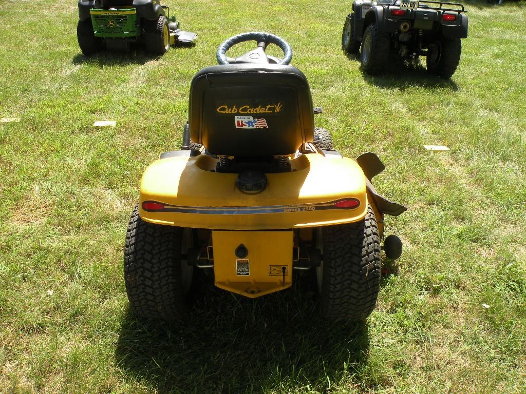 Cub Cadet Model 2518 lawn tractor