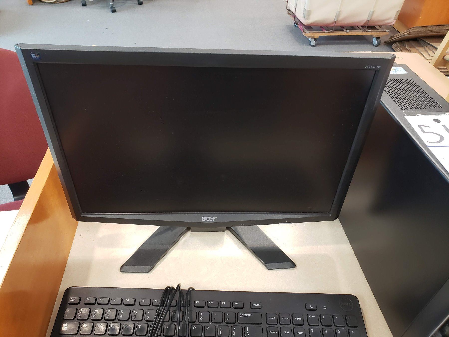 DELL INSPIRON 3647 DESKTOP COMPUTER WITH MONITOR, KEYBOARD, MOUSE AND CORDS