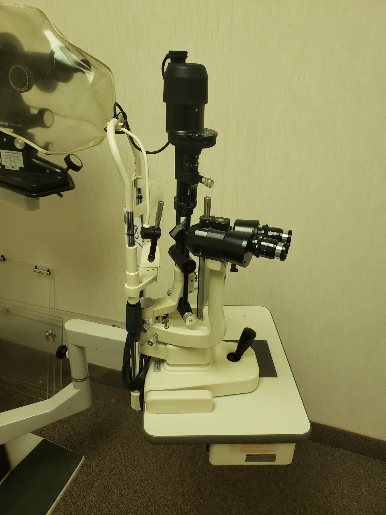 TOPCON SLIT LAMP - MODEL SL-3E