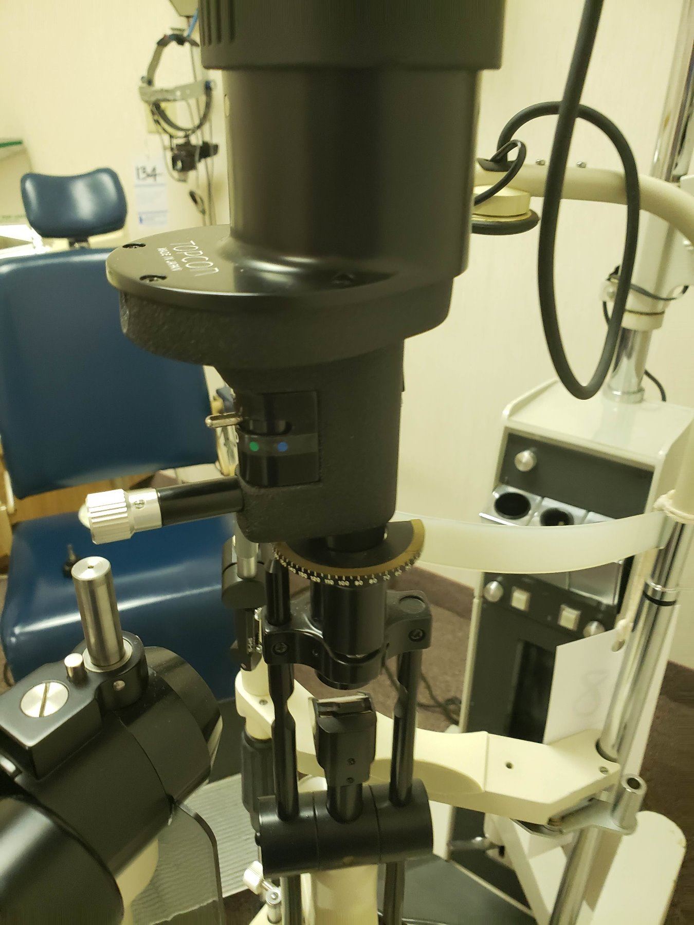 TOPCON SLIT LAMP - MODEL SL-3E