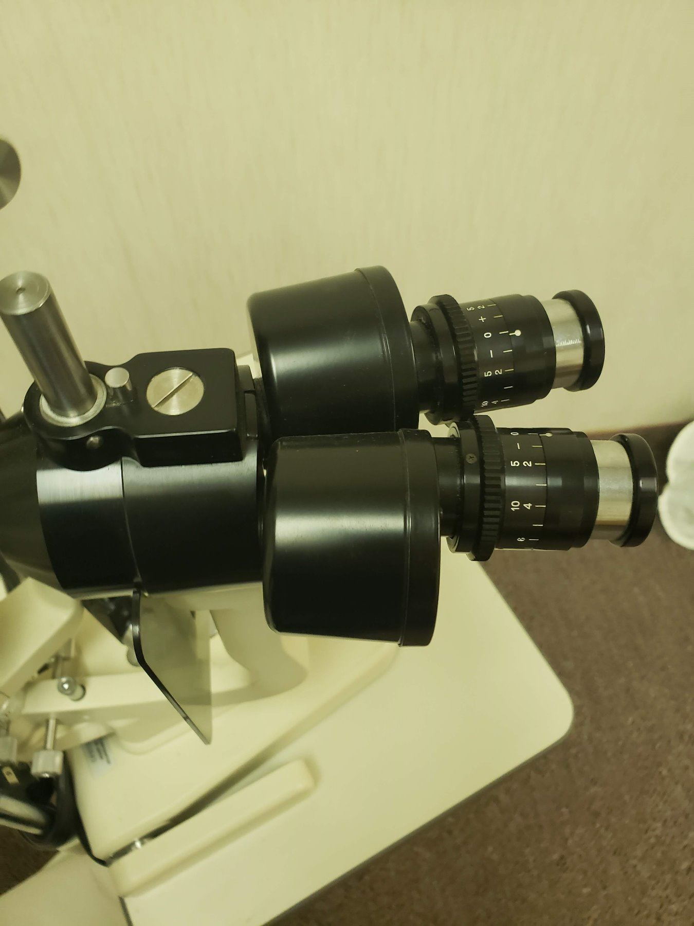 TOPCON SLIT LAMP - MODEL SL-3E
