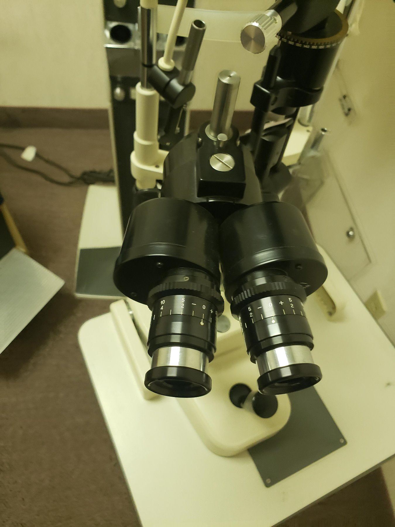 TOPCON SLIT LAMP - MODEL SL-3E