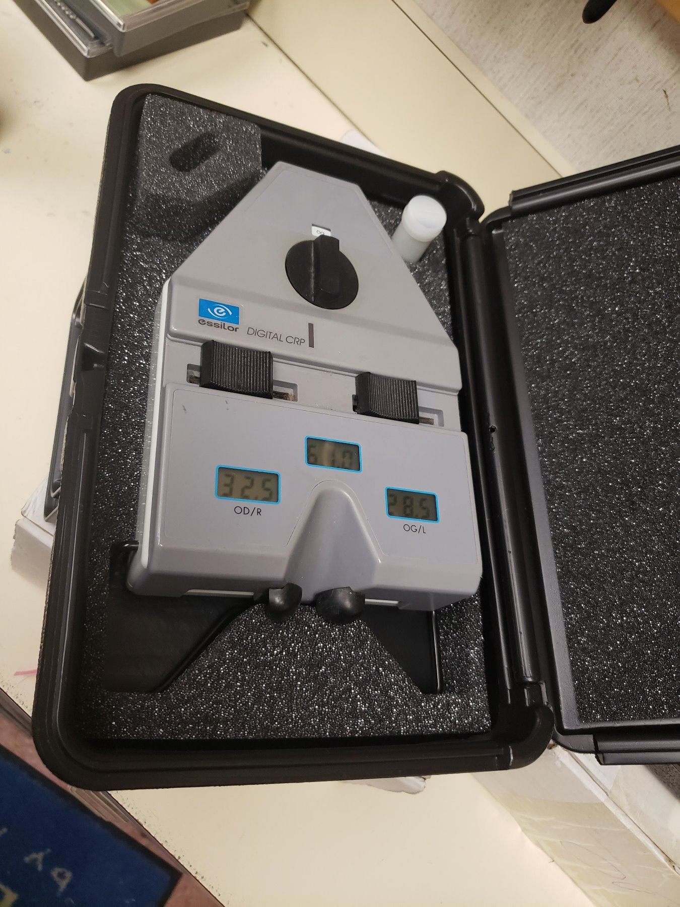 ESSILOR DIGITAL PUPILOMETER CRP WITH CASE