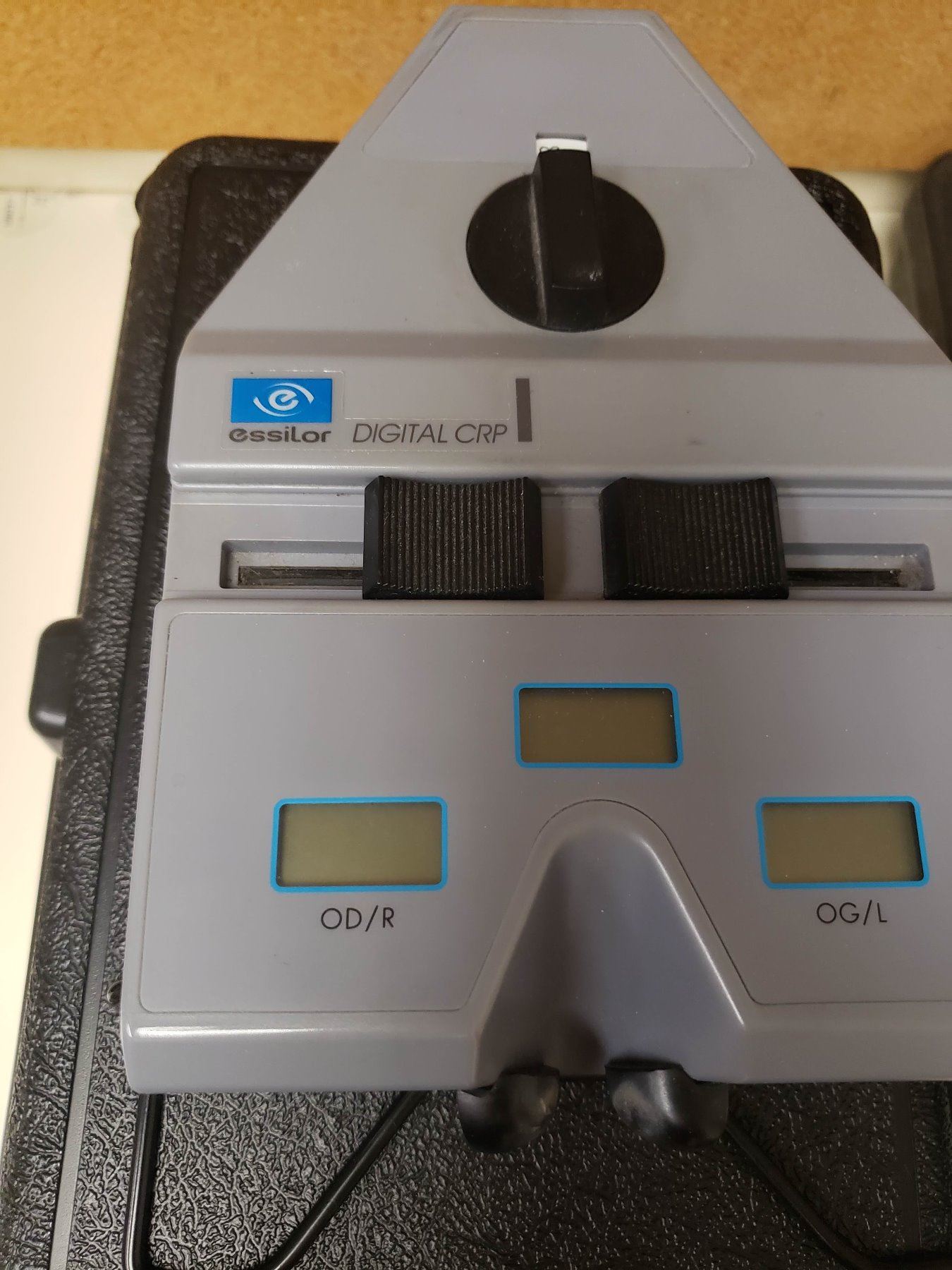 ESSILOR DIGITAL PUPILOMETER CRP WITH CASE