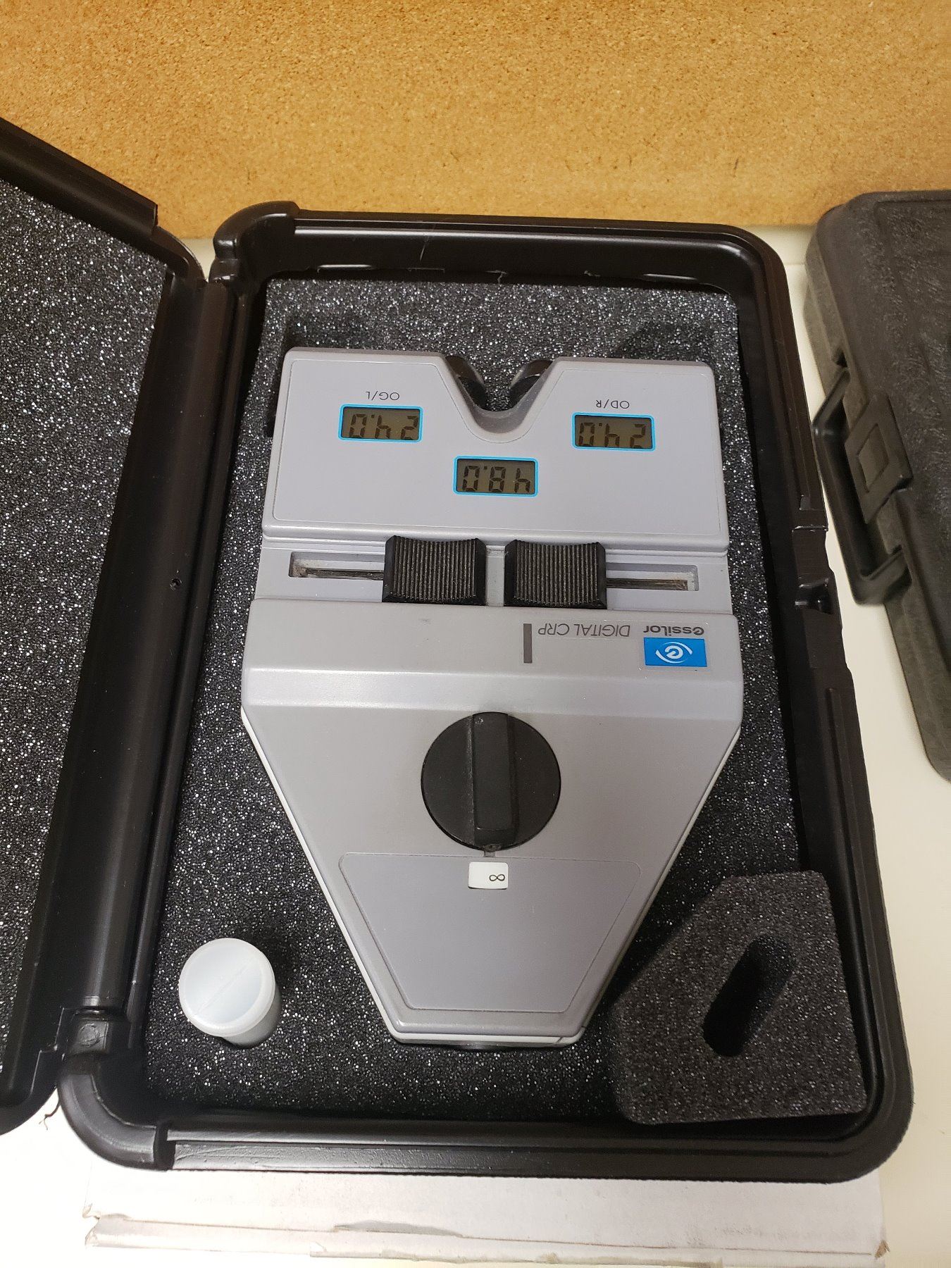ESSILOR DIGITAL PUPILOMETER CRP WITH CASE
