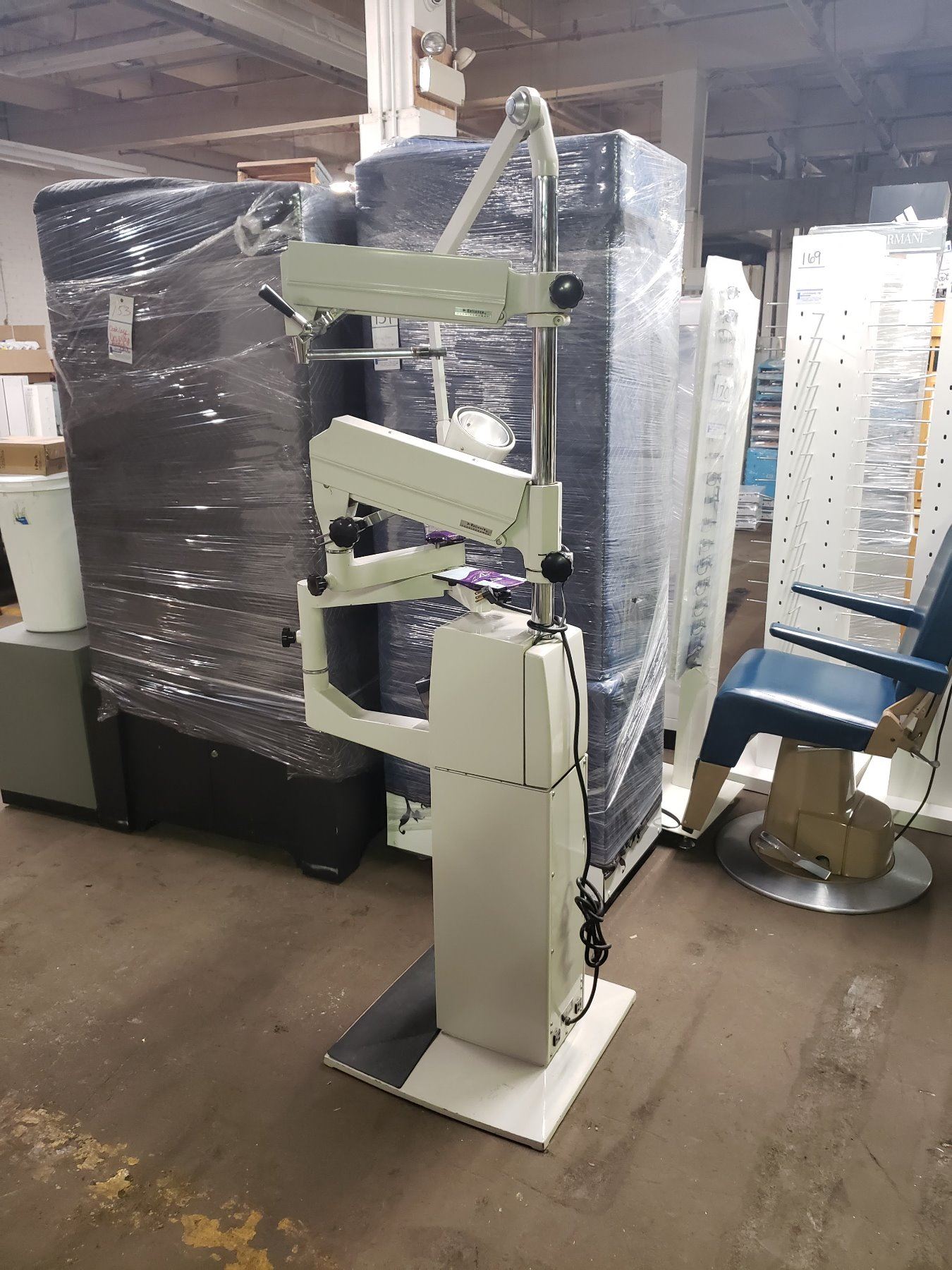 RELIANCE INSTRUMENT STAND WITH 2 ARMS AND LIGHT - SERIAL #22966