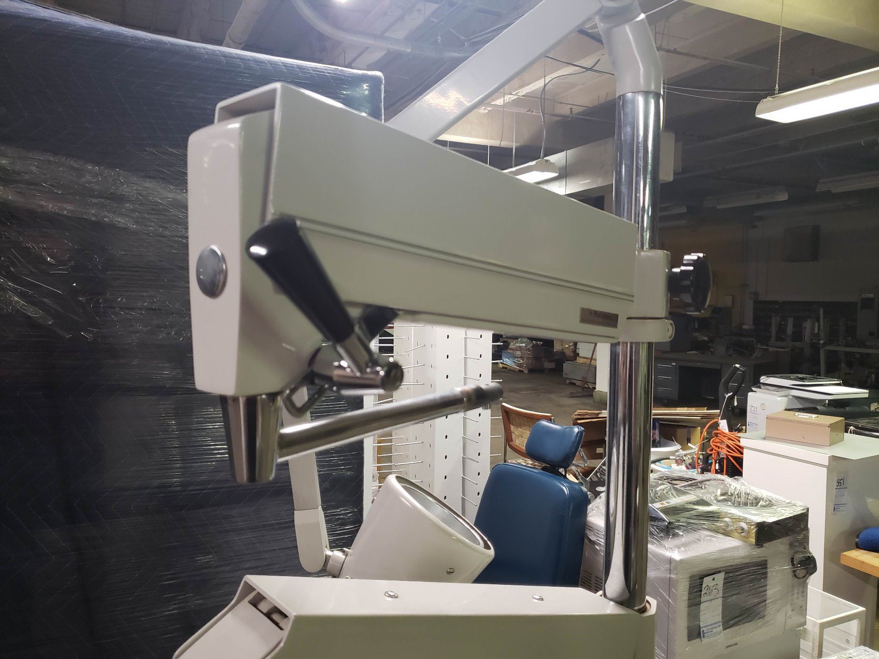 RELIANCE INSTRUMENT STAND WITH 2 ARMS AND LIGHT - SERIAL #22966