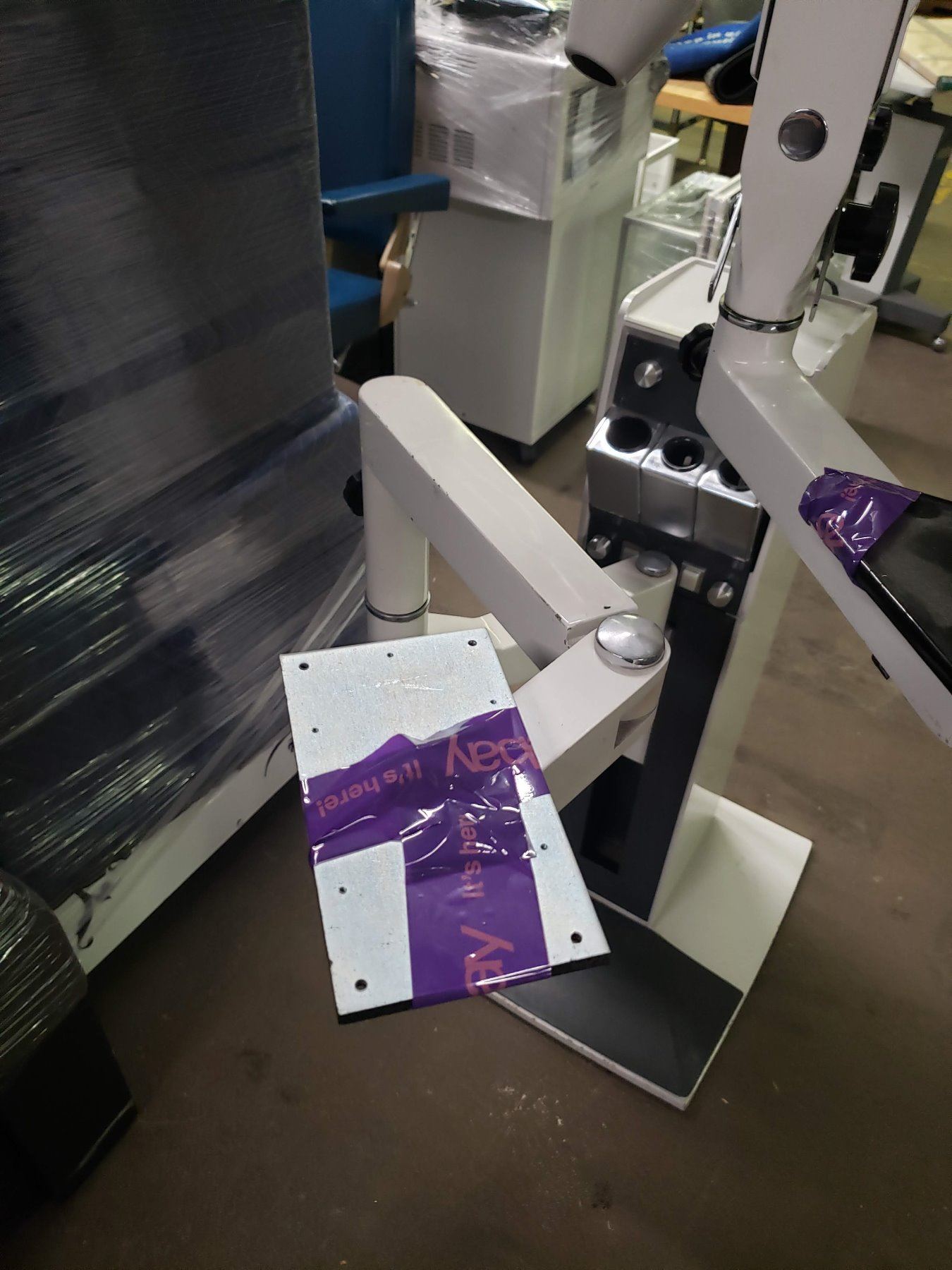 RELIANCE INSTRUMENT STAND WITH 2 ARMS AND LIGHT - SERIAL #22966