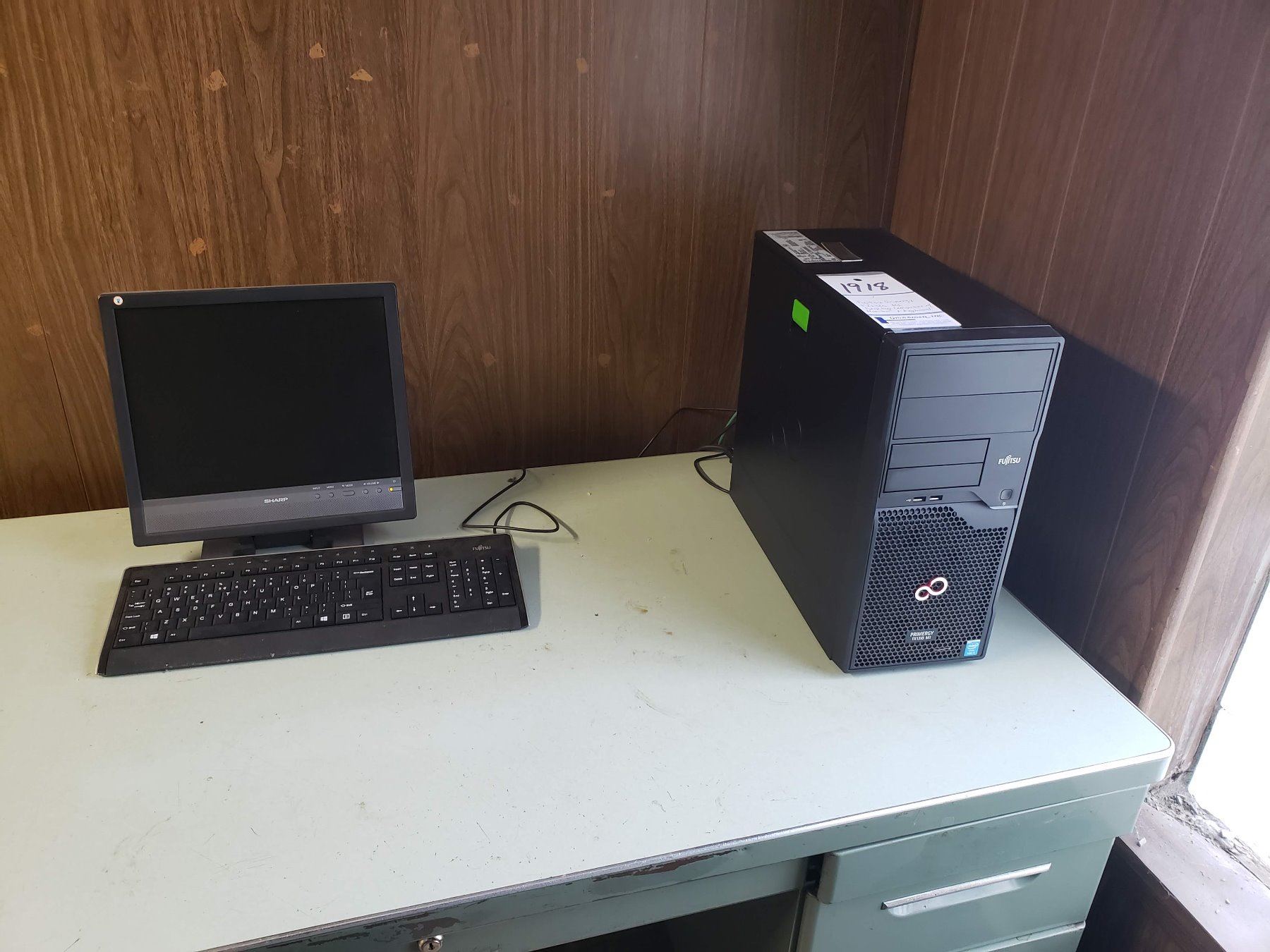 FUJITSU PRIMERGY TX1310 M1 DESKTOP COMPUTER WITH MONITOR AND KEYBOARD