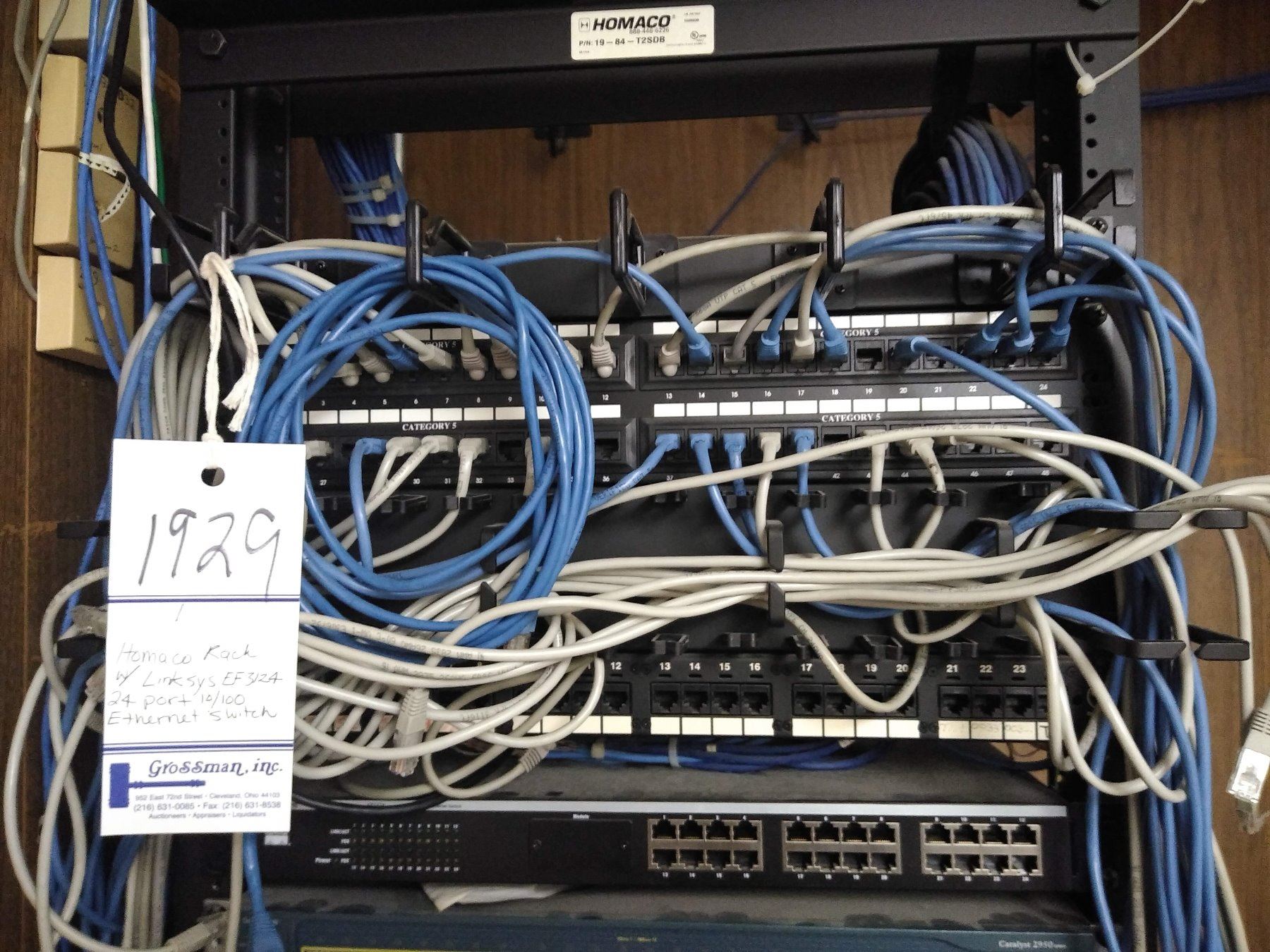 HOMACO RACK WITH LINKSYS EF3124 24 PORT 10/100 ETHERNET SWITCH