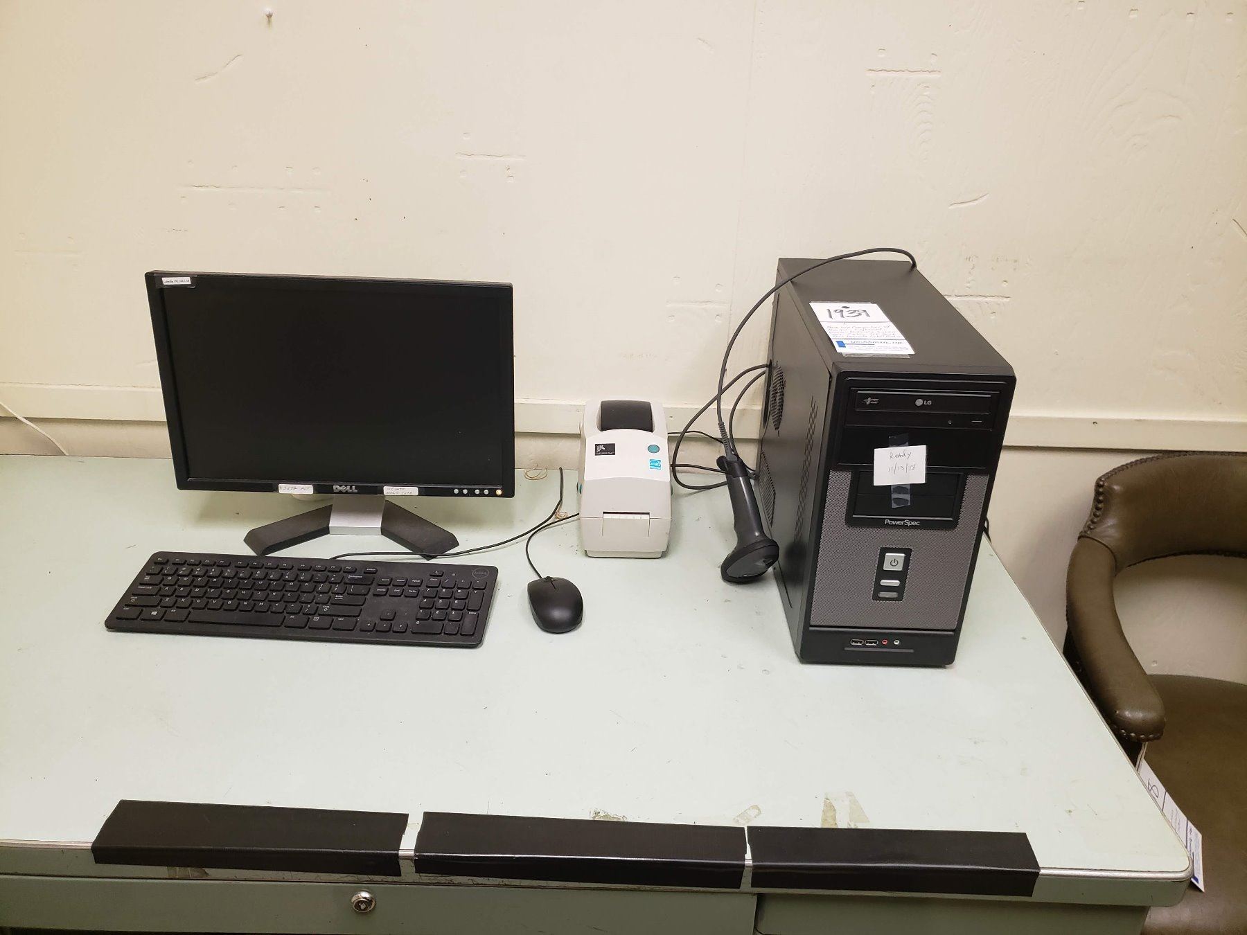 DESKTOP COMPUTER WITH MONITOR, KEYBOARD, MOUSE, MOTOROLA SCANNER AND ...