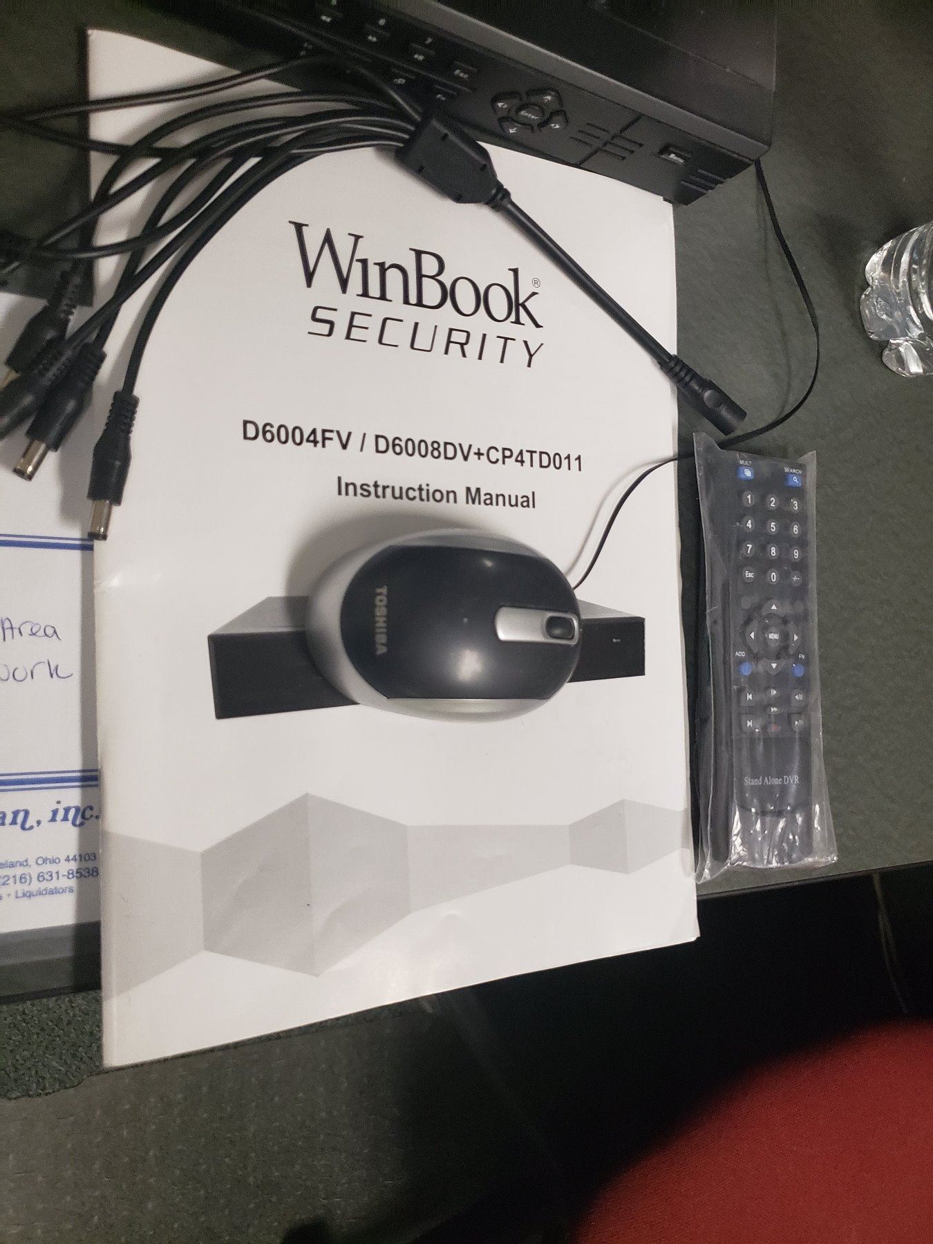 WINBOOK D6008DV 8 CHANNEL DVR WITH MONITOR, MOUSE AND 4 CAMERAS