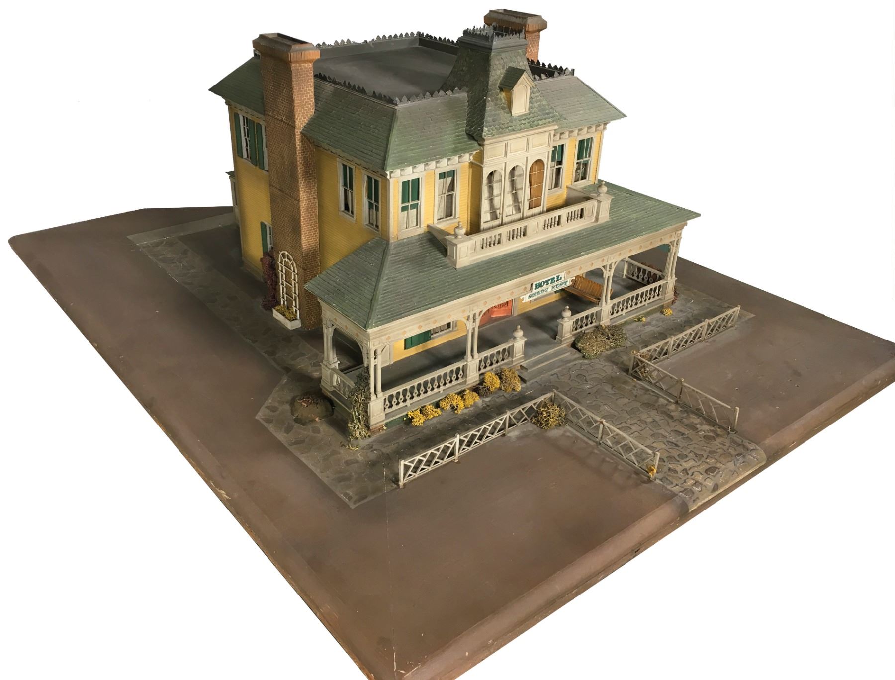 'Shady Rest Hotel' miniature model from Petticoat Junction. | Barnebys