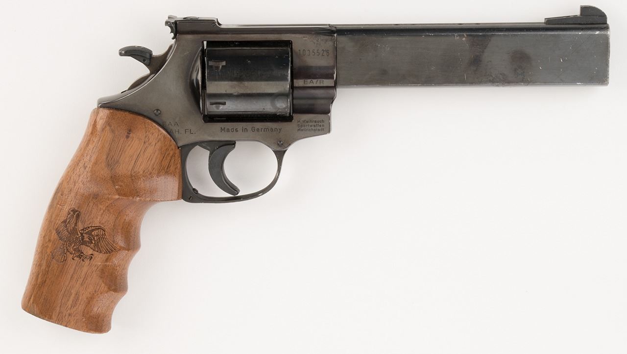 Tommy Lee Jones 'Two-Face' (2) custom Windicator revolvers from Batman ...