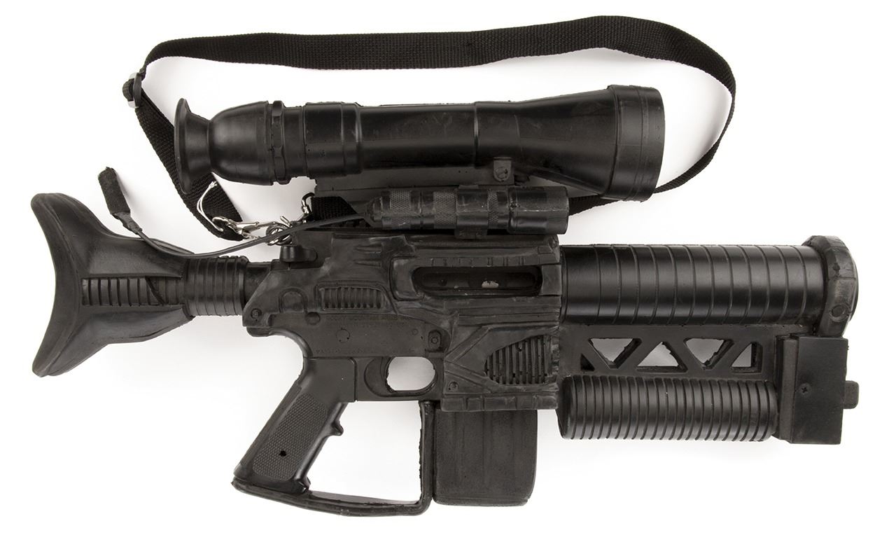 Kurt Russell 'Snake Plissken' prop automatic rifle with grenade ...