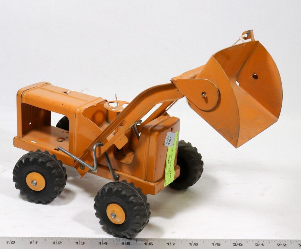 1950S PRESSED STEEL TOY DIGGER.