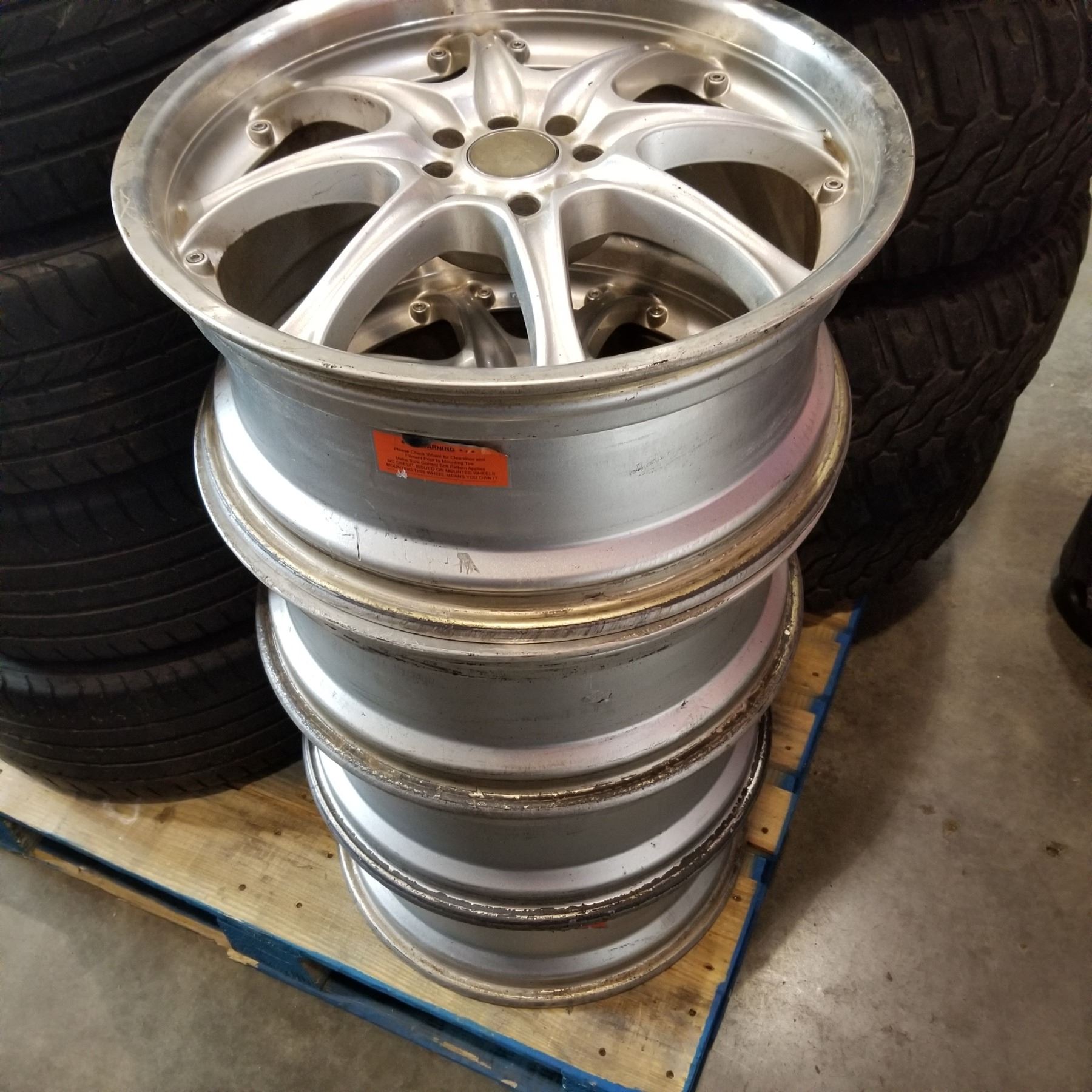 SET OF 4 ALUMINUM RIMS W DOUBLE BOLT PATTERN Big Valley Auction set-of-4-aluminum-rims-w-double-bolt-pattern-big-valley-auction