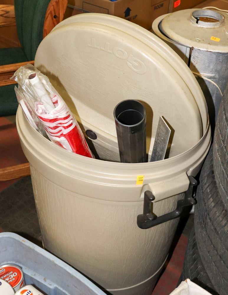 ROLLING GARBAGE CAN WITH REFLECTIVE MARKERS