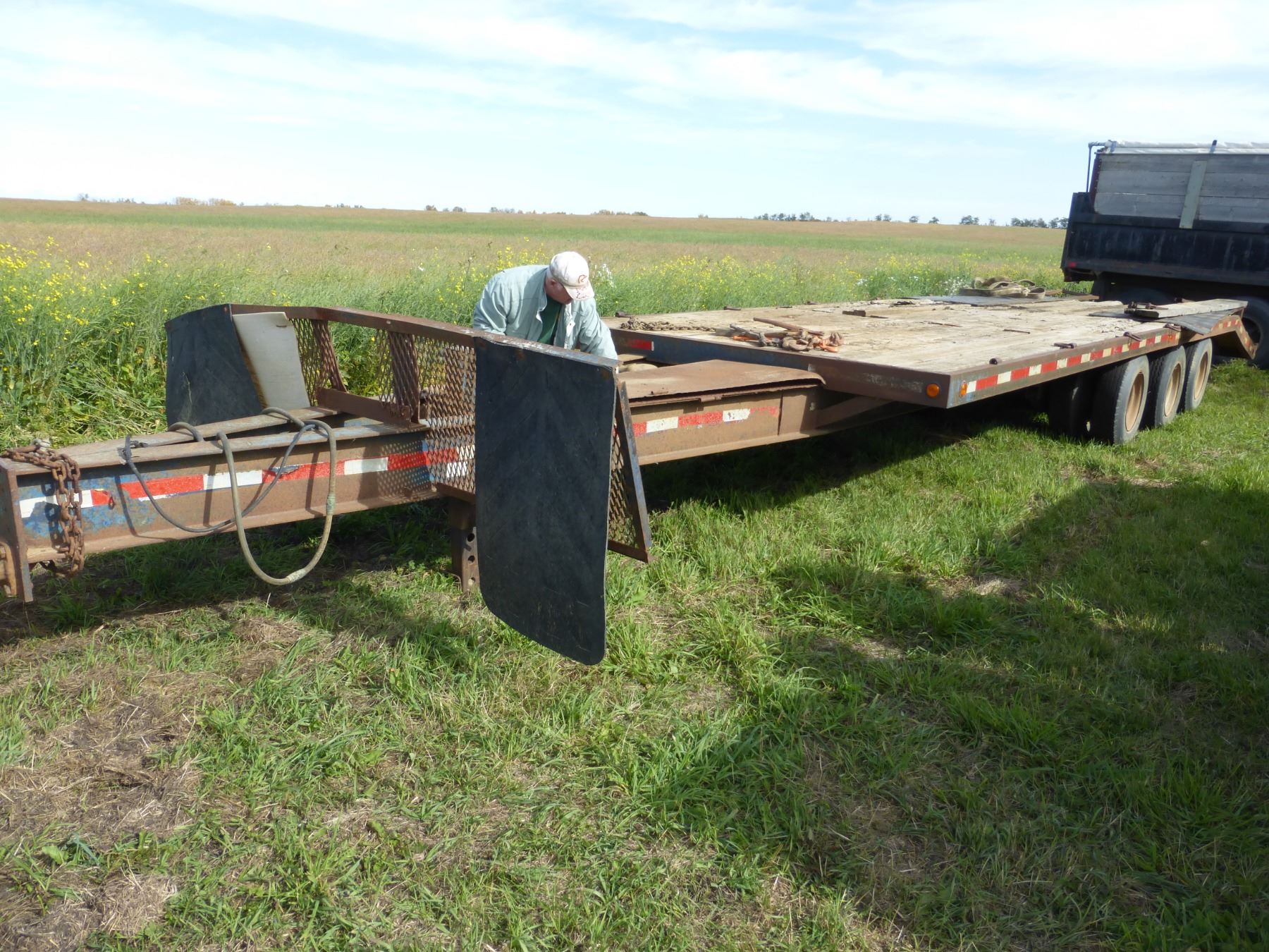 TRIPLE AXLE DUALLY TRAILER