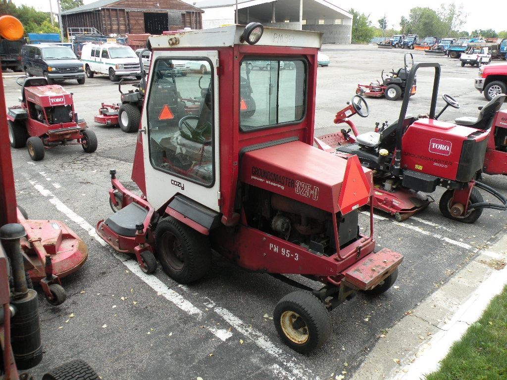 Toro Groundsmaster 325-D mower SN#-(PM95-3)