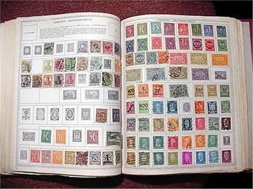 Minkus World Wide Stamp Album w/ 2500 Stamps