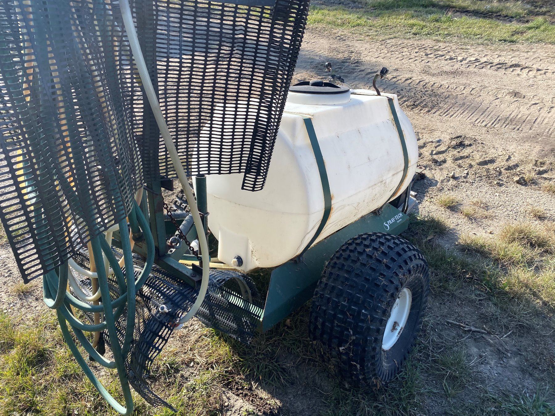 Spray-Tech 10ft Yard sprayer(12volt), wind screens, six nozzles with ...