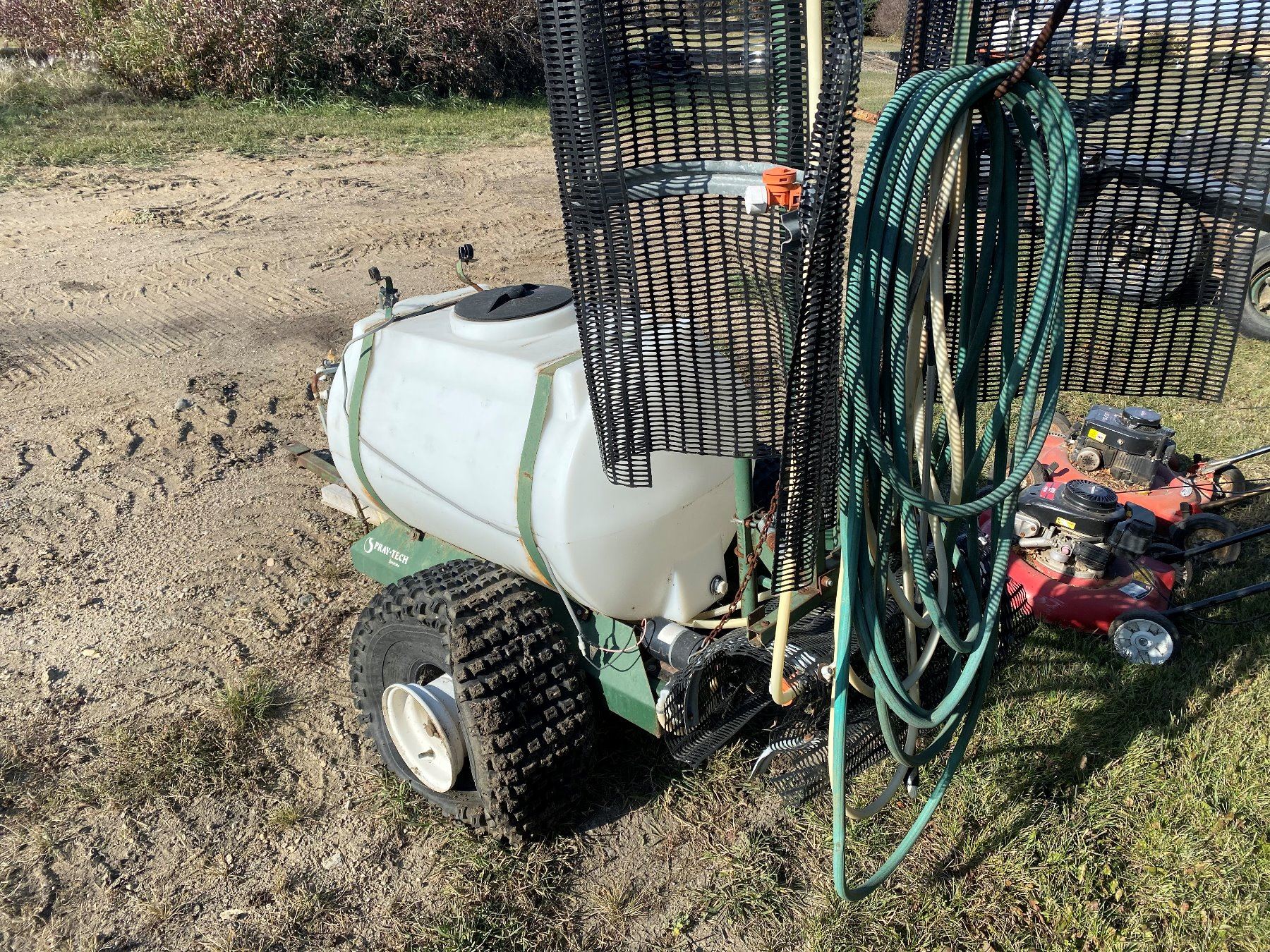 Spray-Tech 10ft Yard sprayer(12volt), wind screens, six nozzles with ...