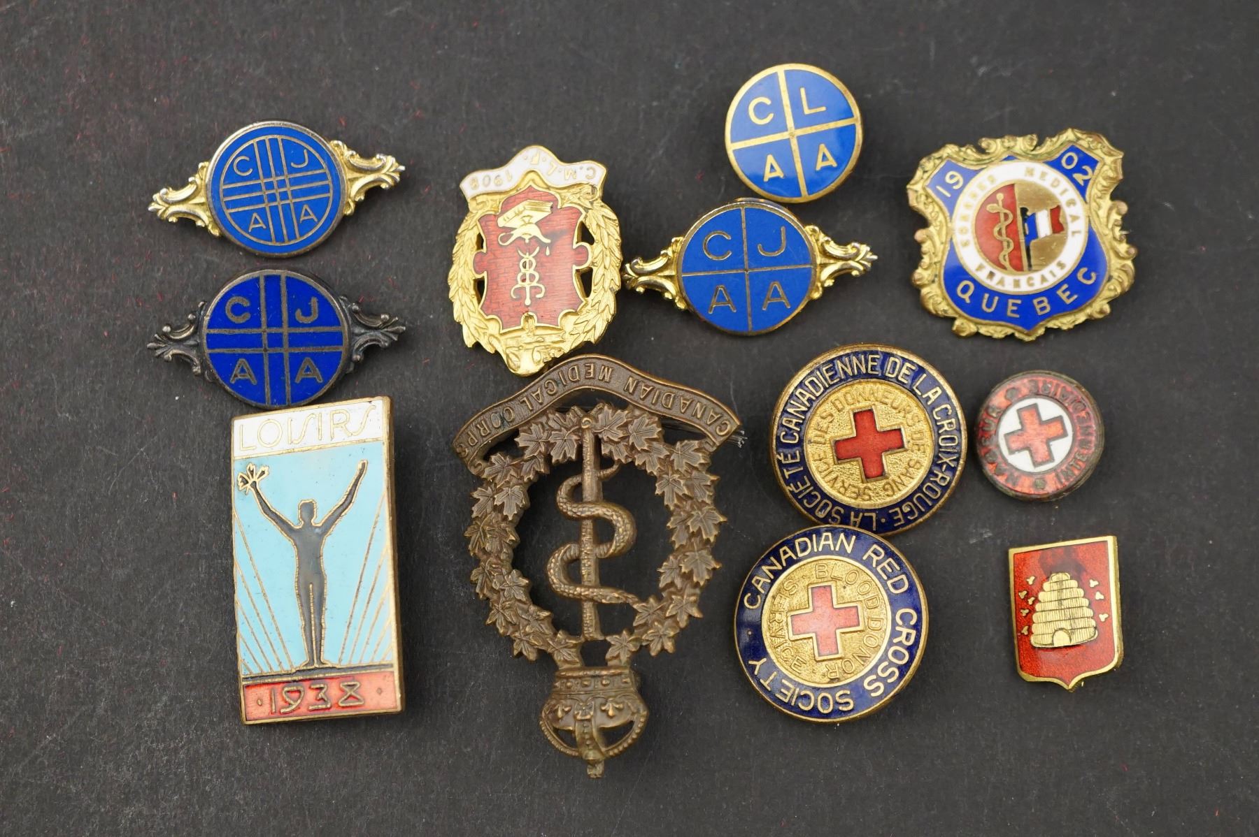 Canada - 20th Cent - 17 Pcs Pins, Badges Québec Medical Congresses.